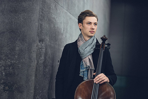 Sebastian Fritsch – Cellist: Sebastian Fritsch